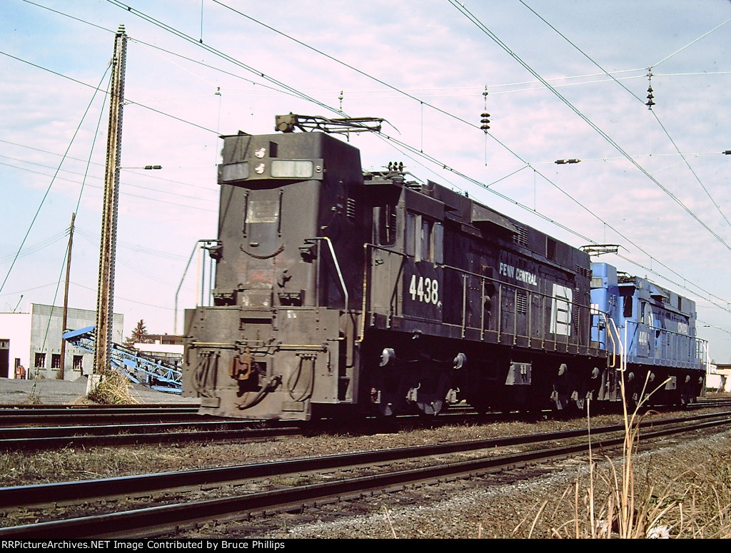 Conrail/Penn Central E44 Electric light engine move CR 4414 PC 4438